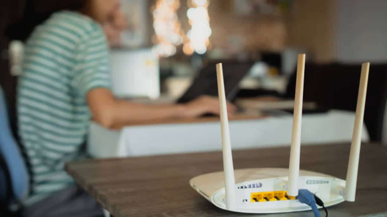 Acesta este dispozitivul pe care ar trebui să-l deconectați, astfel ... Acesta este dispozitivul pe care ar trebui să-l deconectați, astfel ...